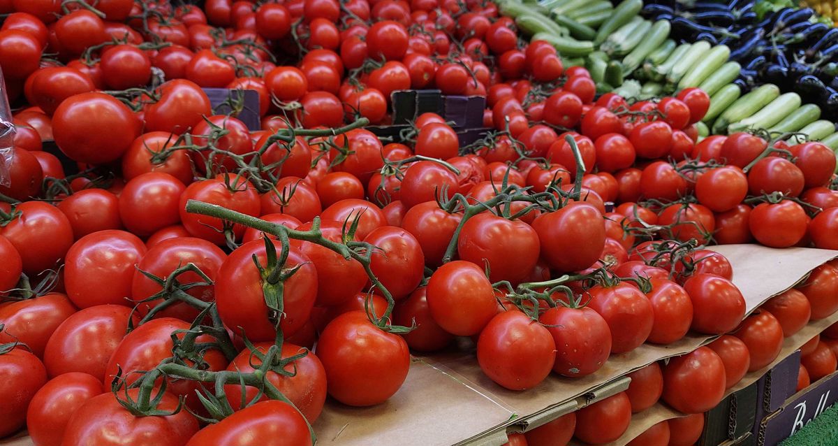 Analysis of Fresh Fruit and Vegetable Sales at Retail